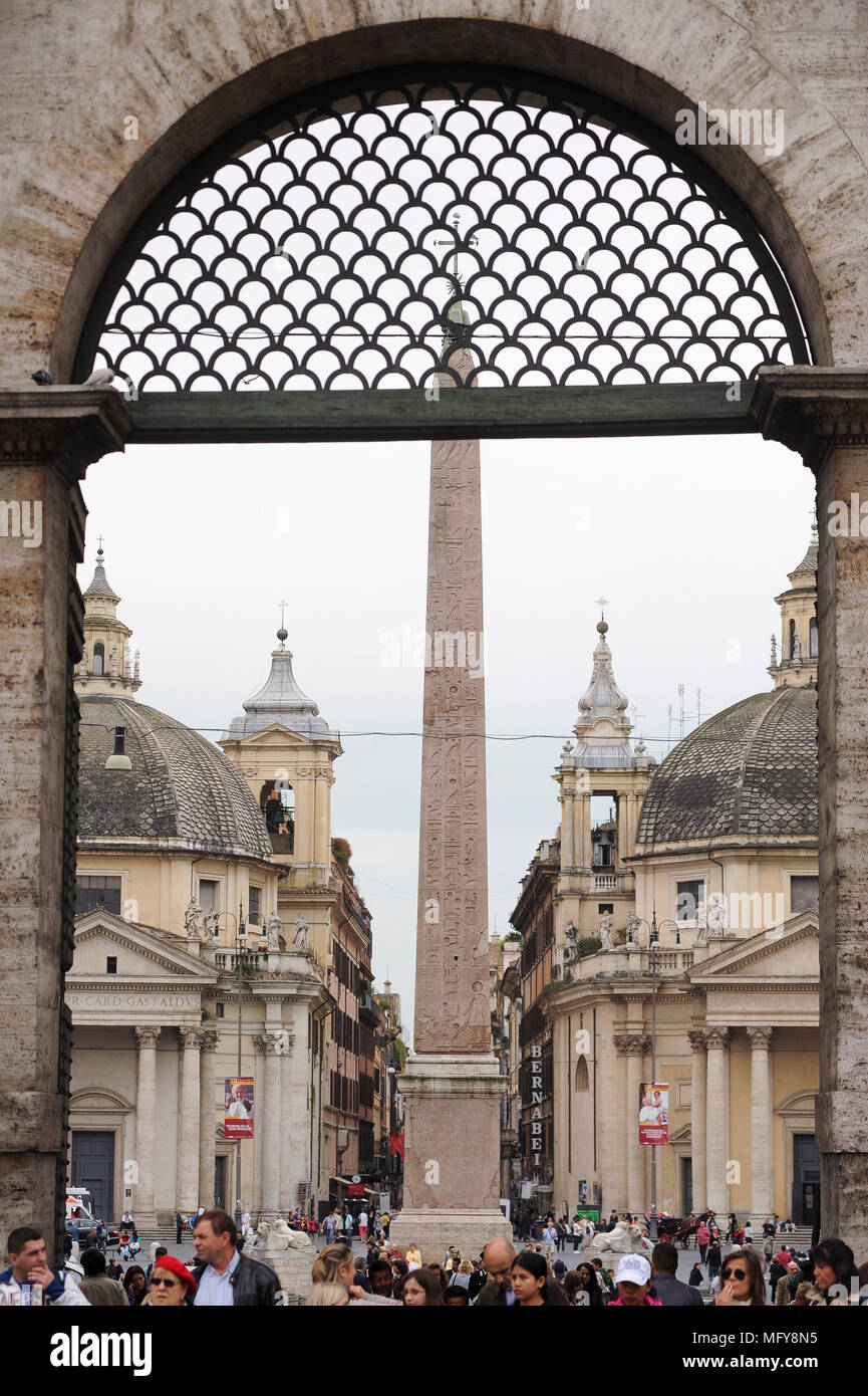 Porta del Popolo gate in Aurelian Walls, Baroque Chiesa di Santa Maria ...
