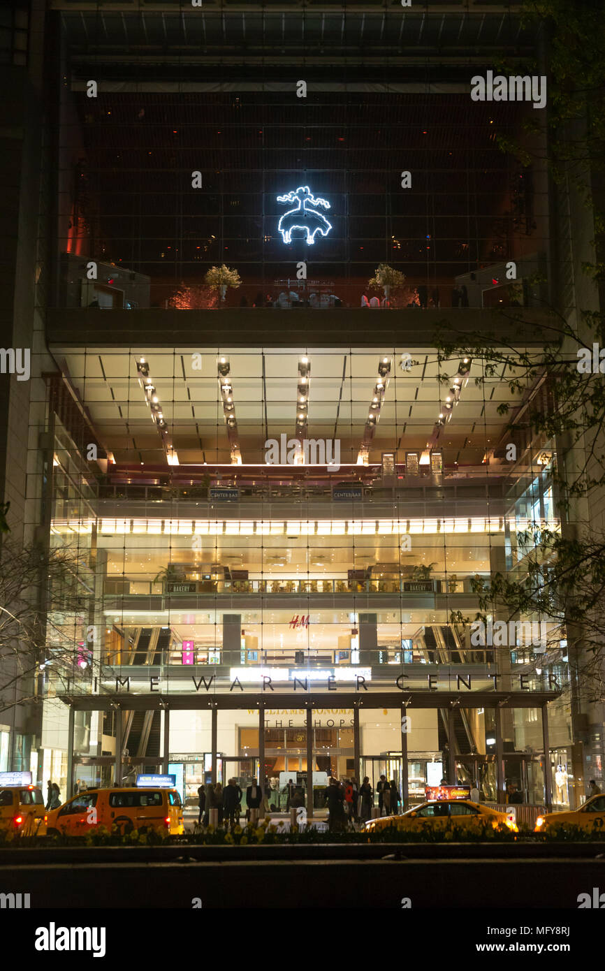 Brooks brothers window display hi-res stock photography and images - Alamy