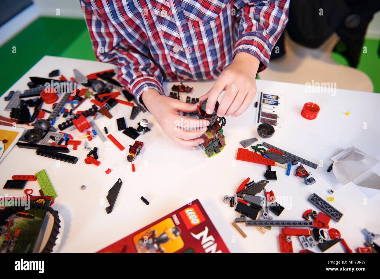 Kids playing with LEGO Stock Photo - Alamy