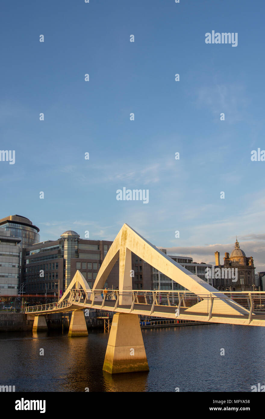 Tradeston bridge across the River Clyde, Glasgow Stock Photo - Alamy