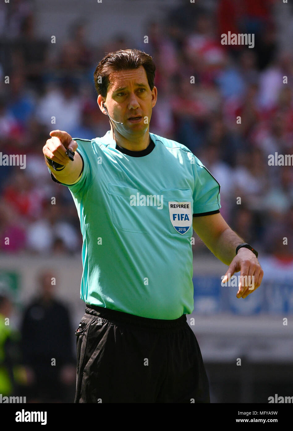 Referee manuel grafe hi-res stock photography and images - Alamy