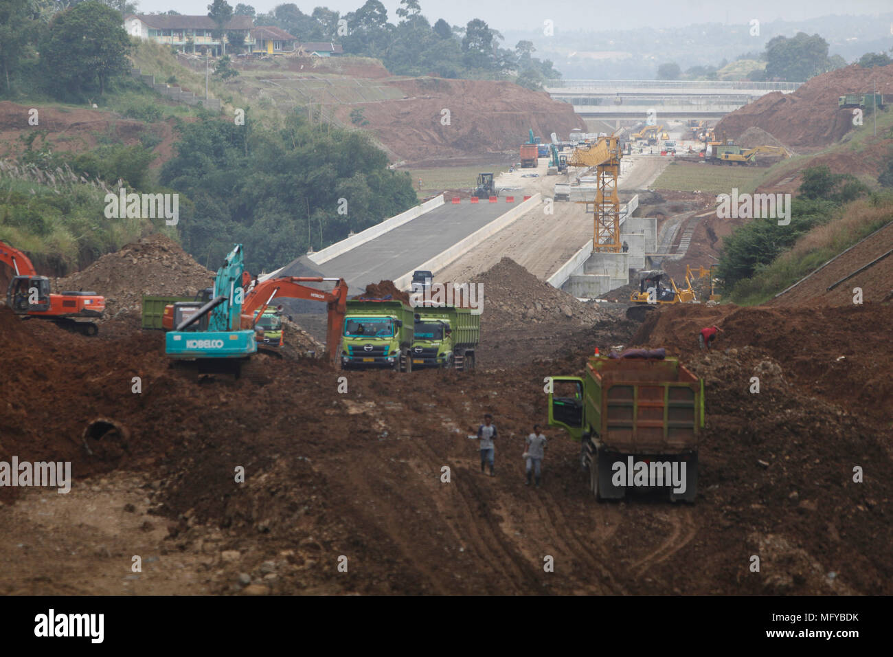 Bogor, Indonesia. 26th Apr, 2018. Indonesians work in toll road ...