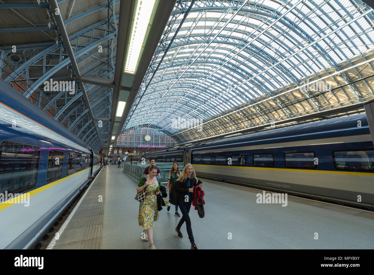 Eurostar Platform, St Pancras, London Stock Photo - Alamy