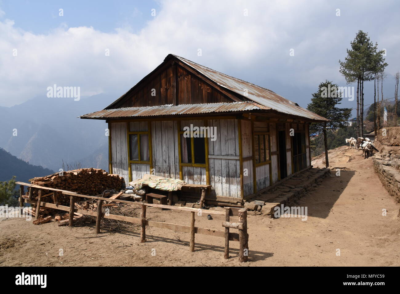 Nepal village hut hi-res stock photography and images - Alamy