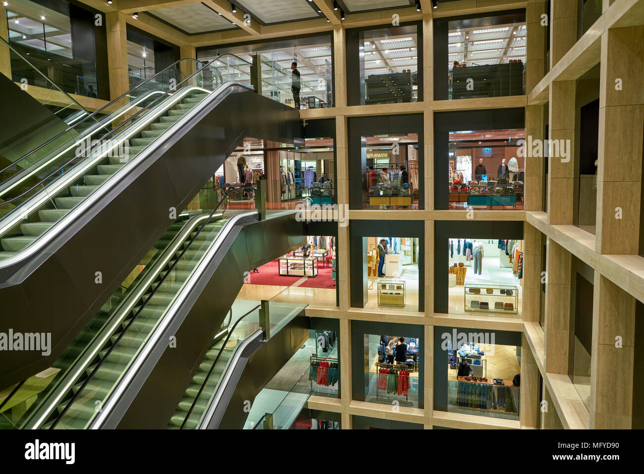 Rinascente building rome hi-res stock photography and images - Alamy