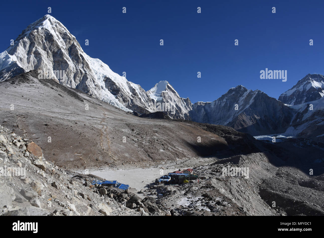 Gorak shep village hi-res stock photography and images - Alamy