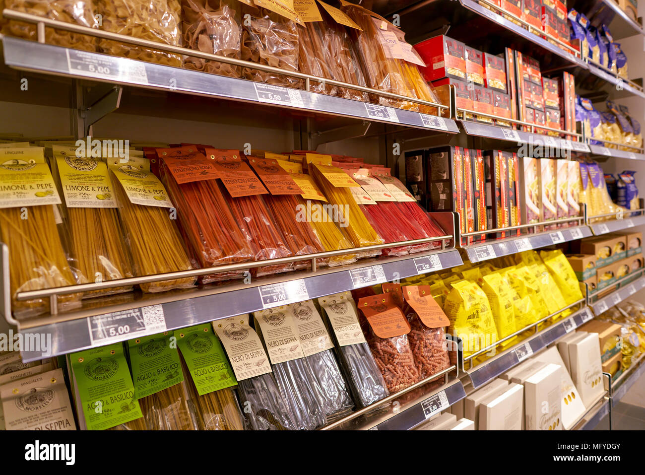 Pasta Spaghetti Supermarket Shelf Stock Photos & Pasta Spaghetti ...