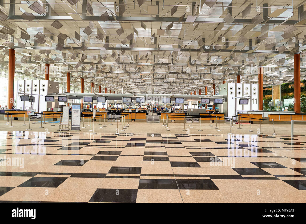 SINGAPORE - CIRCA NOVEMBER, 2015: Terminal 3 check-in area at Singapore ...