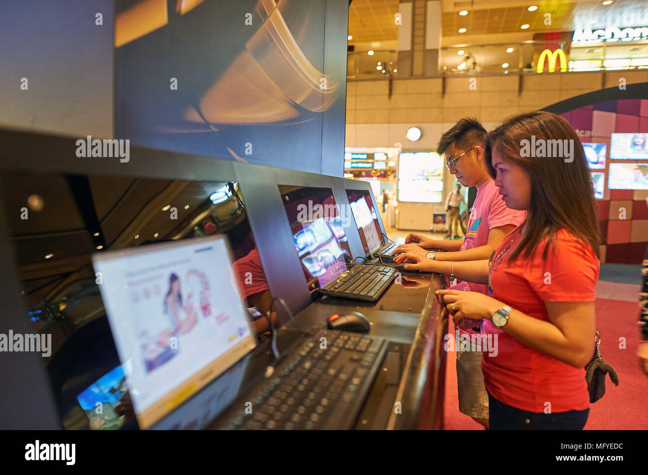 Airport changi computer hi-res stock photography and images - Alamy