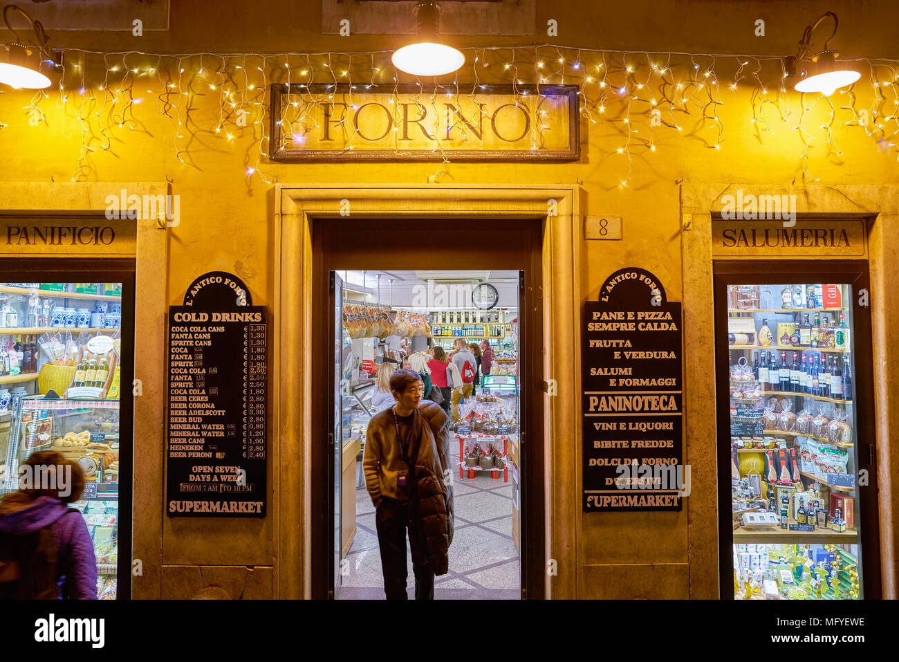 ROME, ITALY - CIRCA NOVEMBER 2017: a grocery store in Rome Stock Photo ...