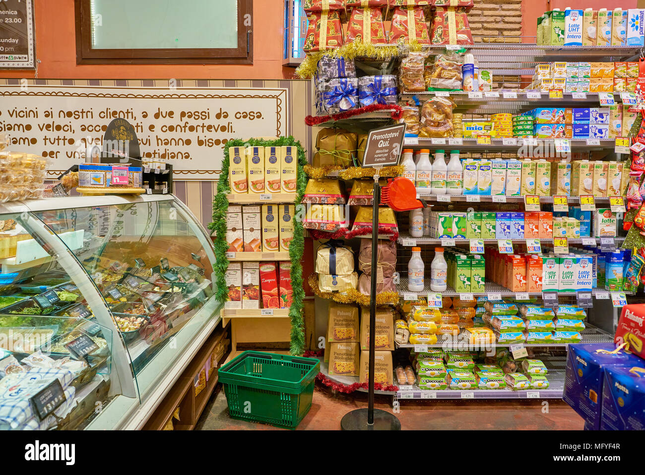 Carrefour express convenience store grocery supermarket food hi-res ...