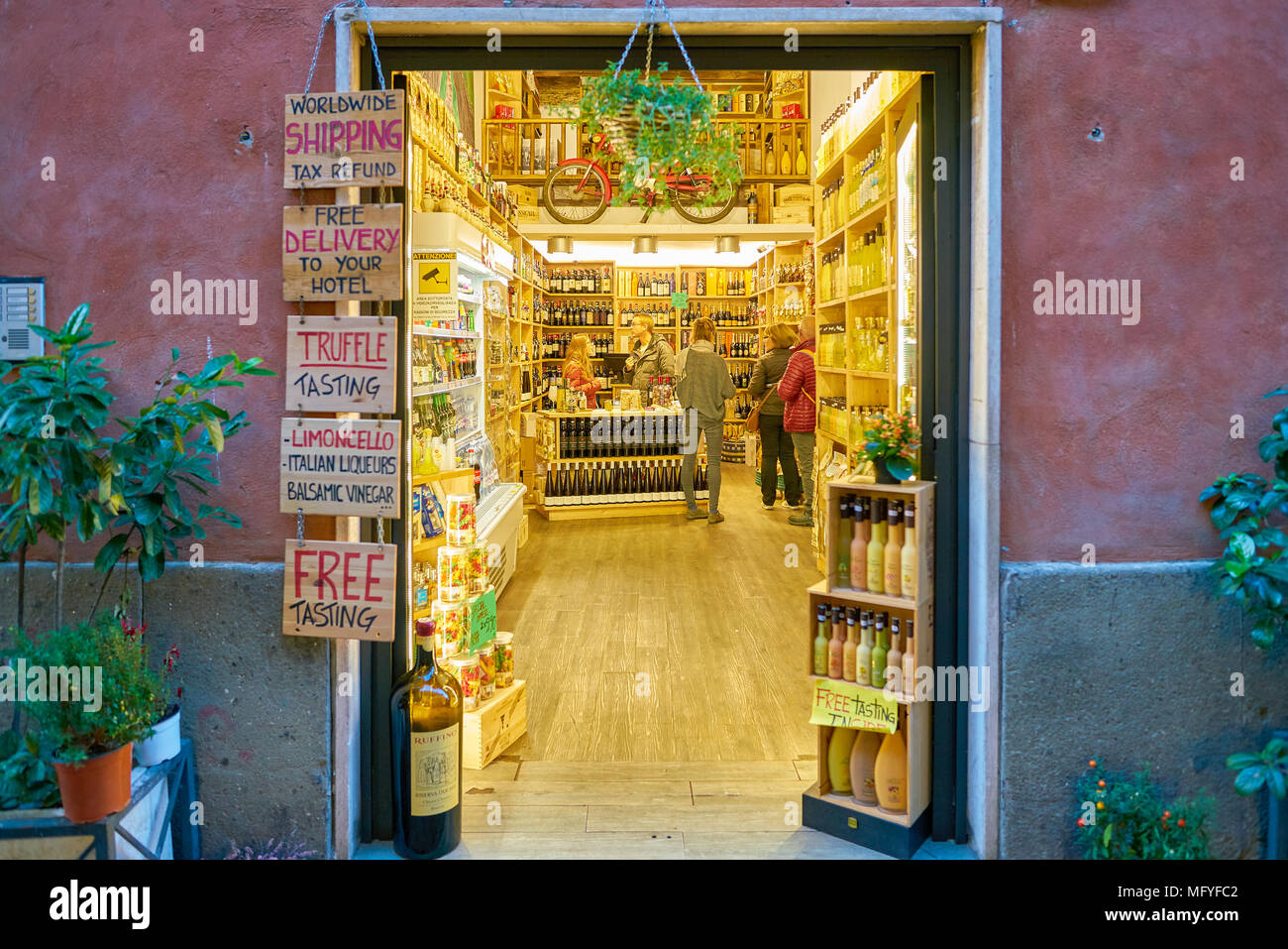 ROME, ITALY - CIRCA NOVEMBER 2017: a grocery store in Rome Stock Photo ...