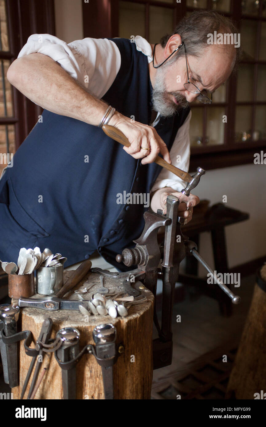 Colonial colonist hi-res stock photography and images - Alamy