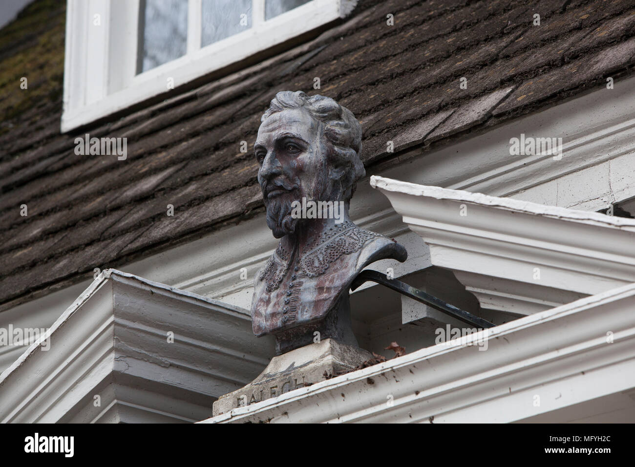 Sir walter raleigh statue america hi-res stock photography and images ...