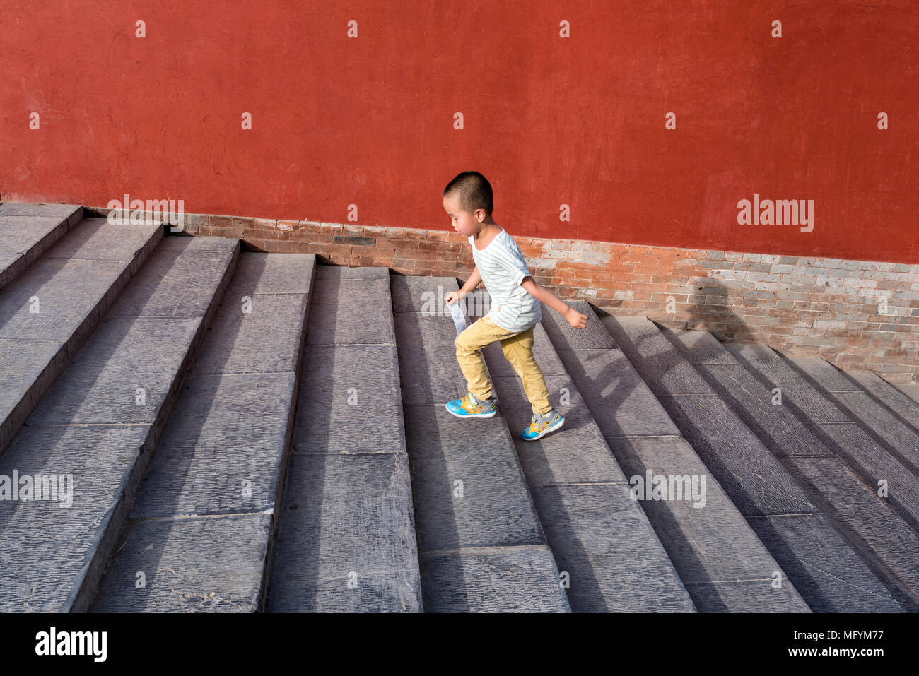 Child going up stairs hi-res stock photography and images - Alamy