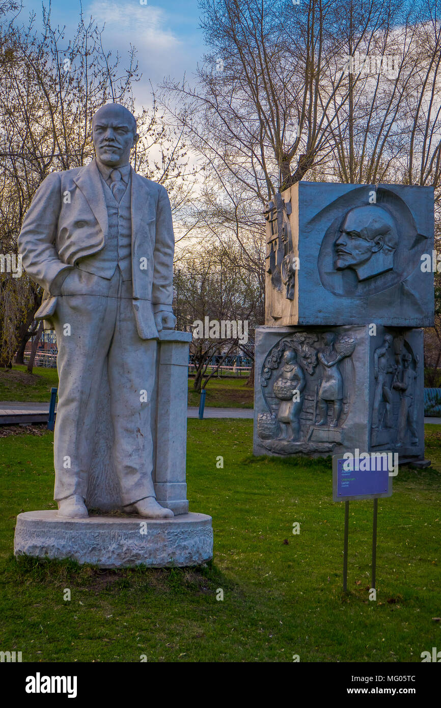 Fallen Monument Park Lenin