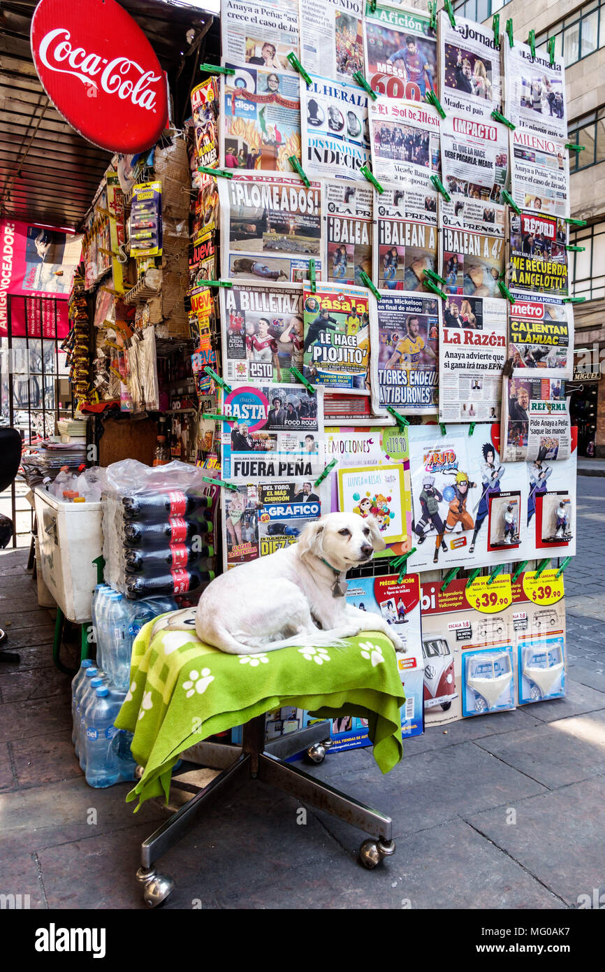 Newsstand newspaper vendor booth stall hi-res stock photography and ...