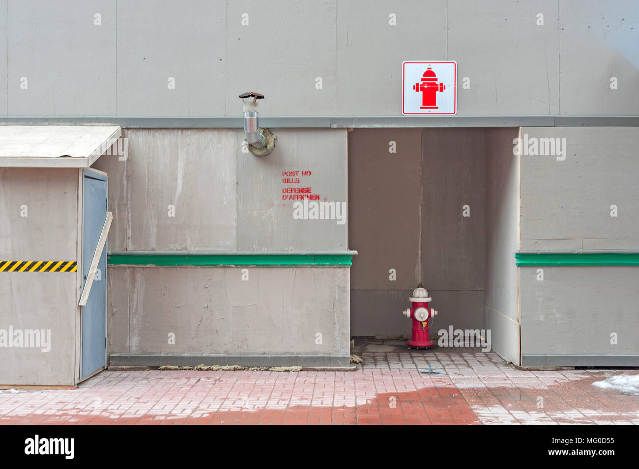 Fire hydrant sign hi-res stock photography and images - Alamy