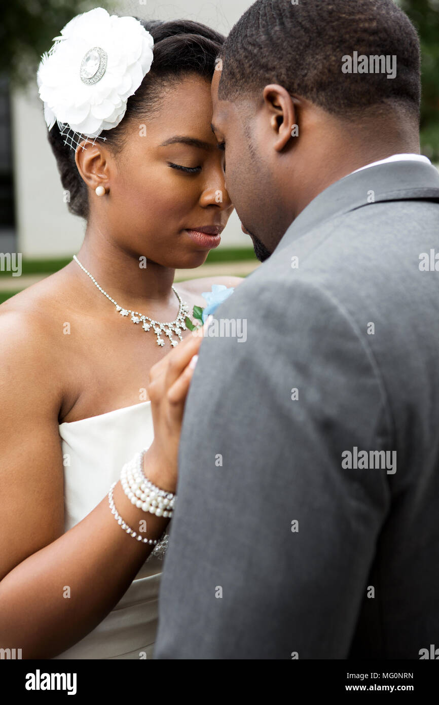 African bride hi-res stock photography and images - Alamy