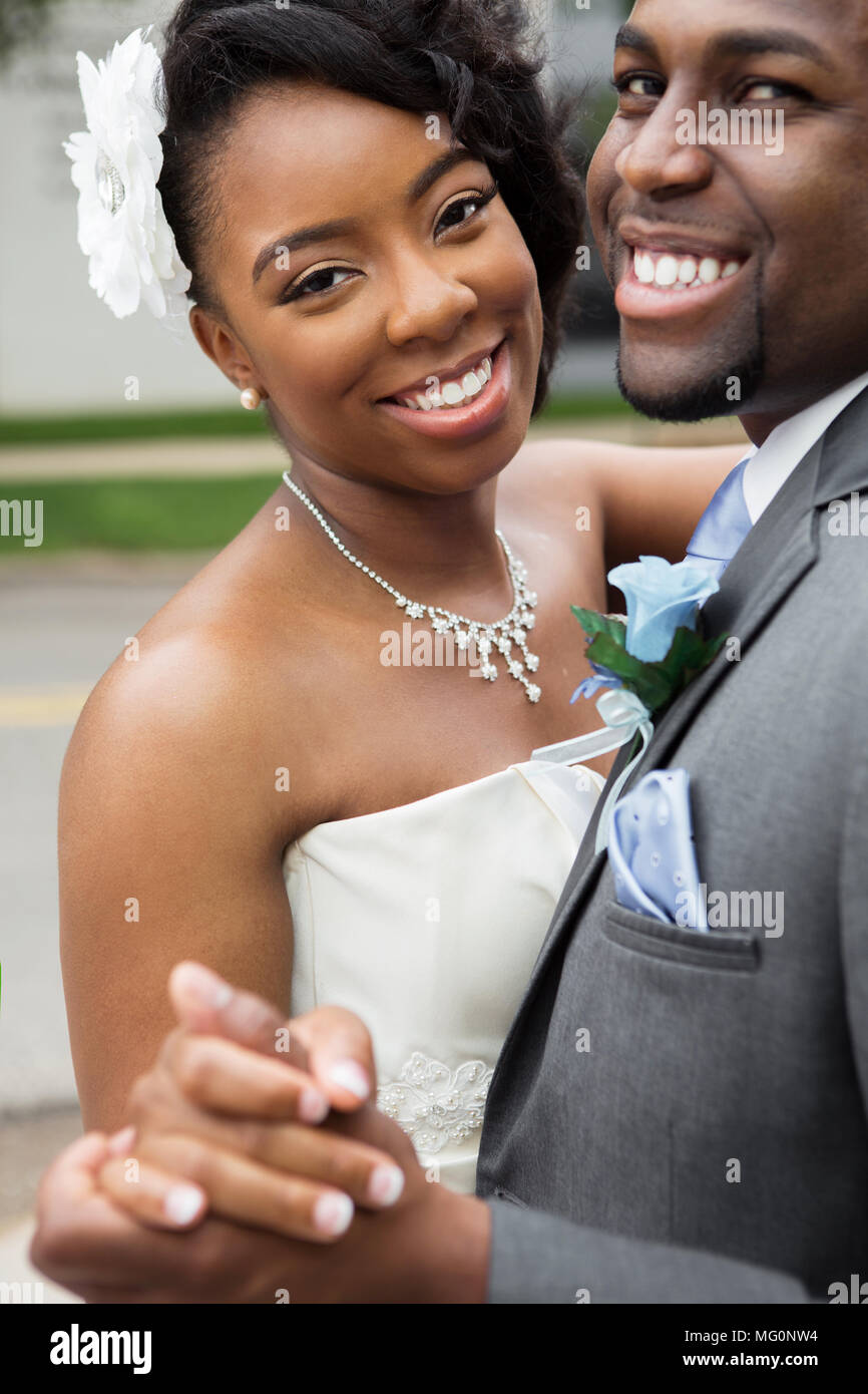 African American bride and groom Stock Photo - Alamy