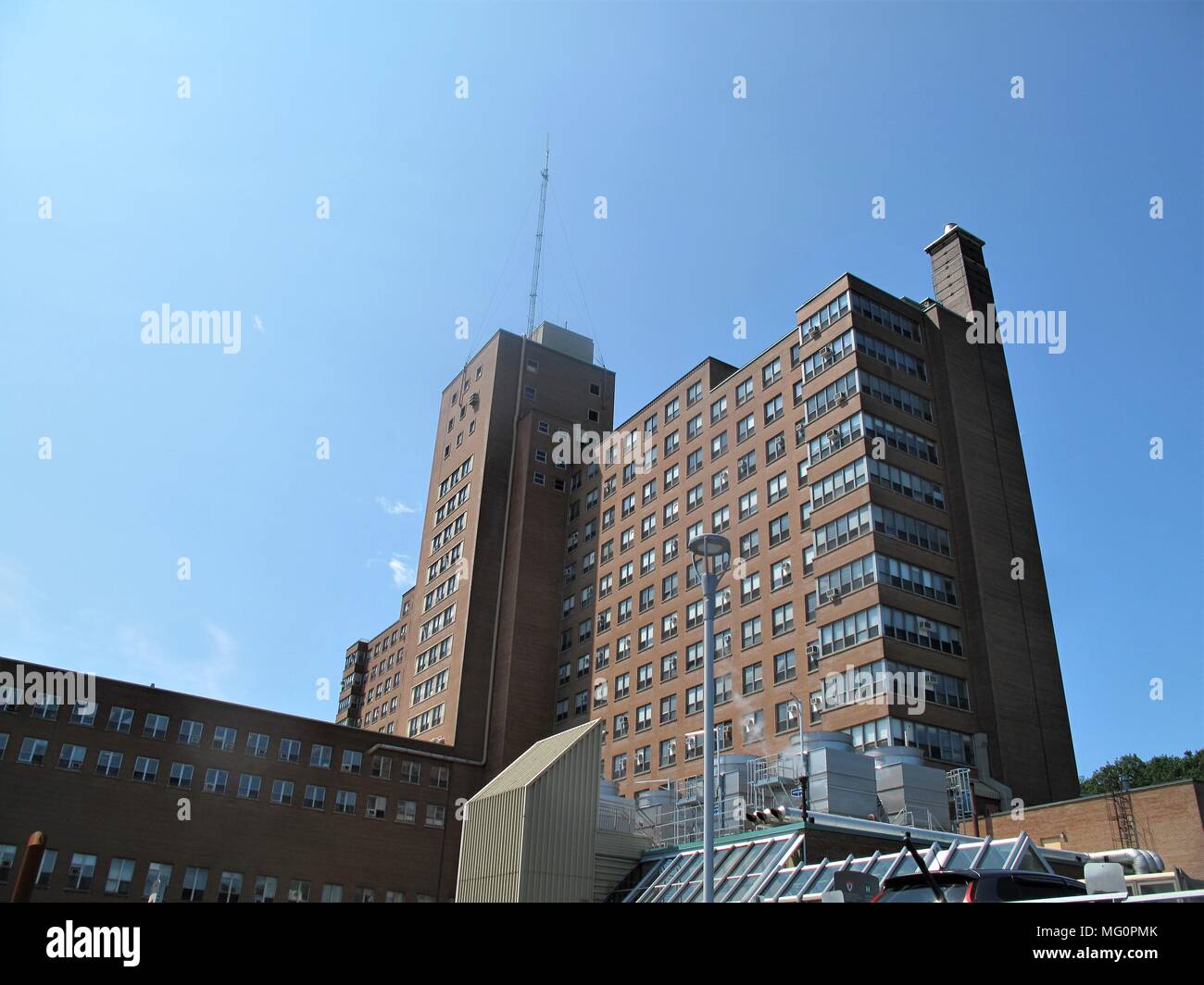 Hospital facility building hi-res stock photography and images - Alamy