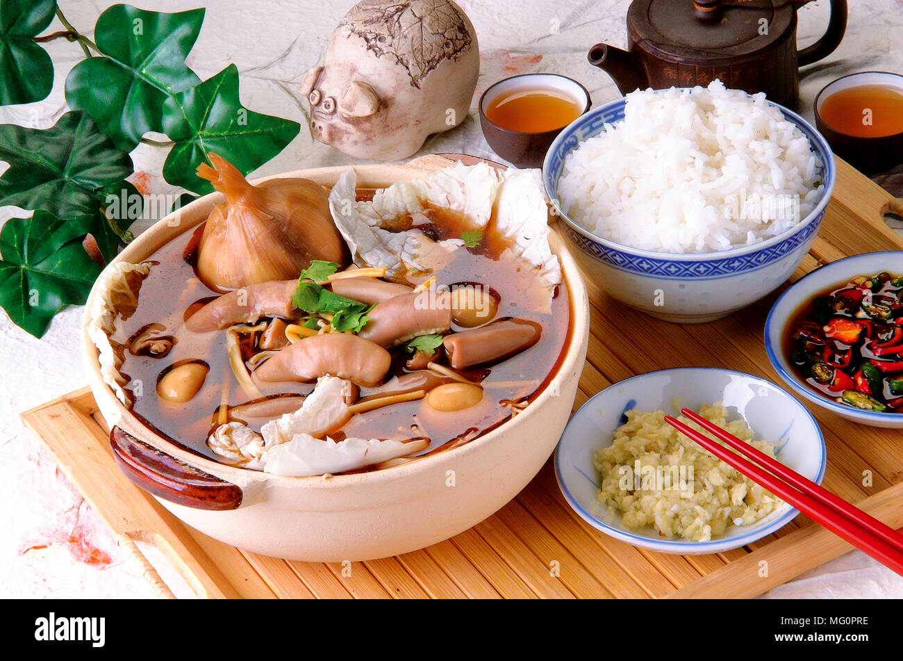 ba kut teh. Malaysian stew of pork and herbal soup Stock Photo - Alamy