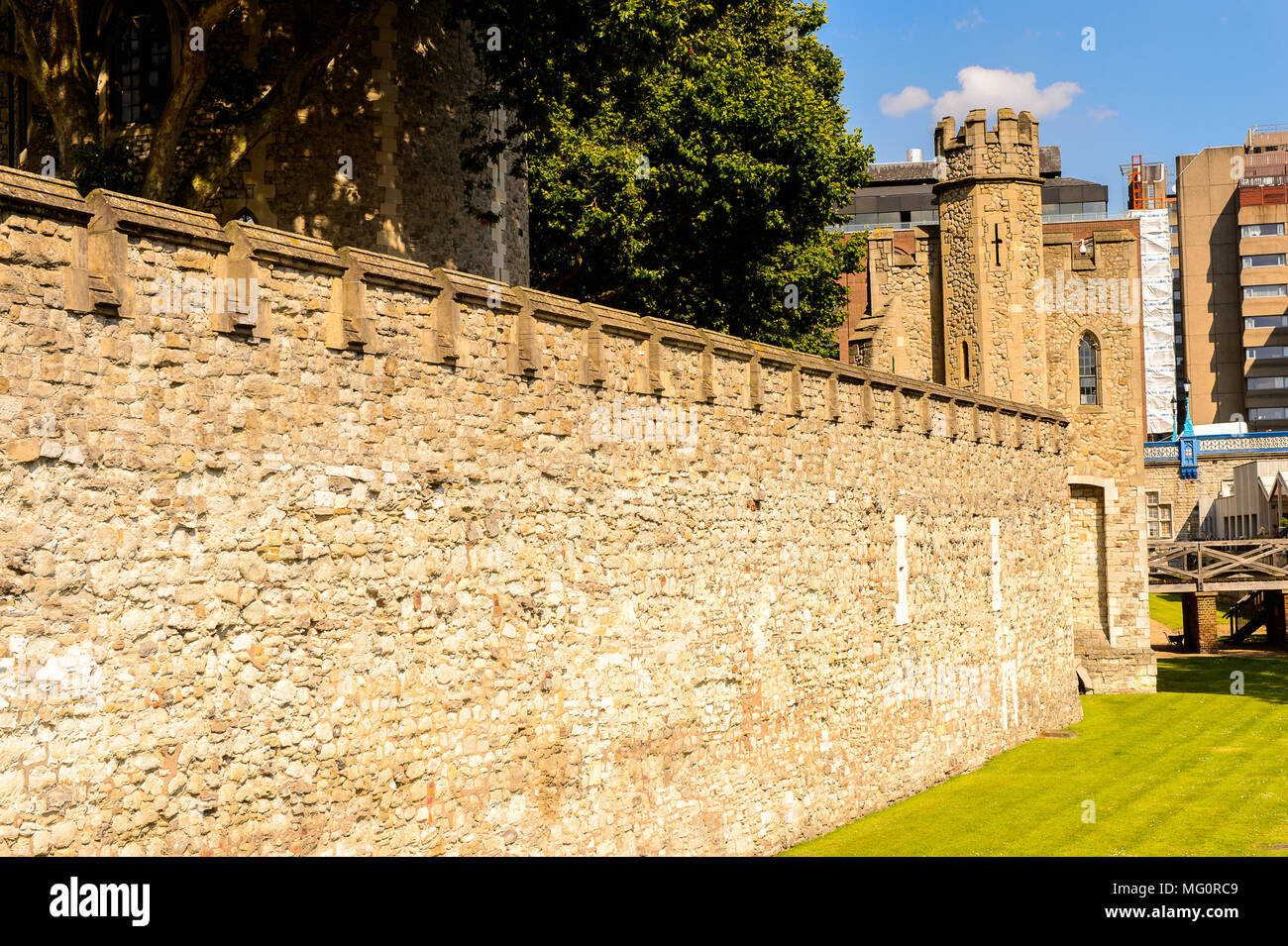 Tower of London (Her Majesty's Royal Palace and Fortress of the Tower ...