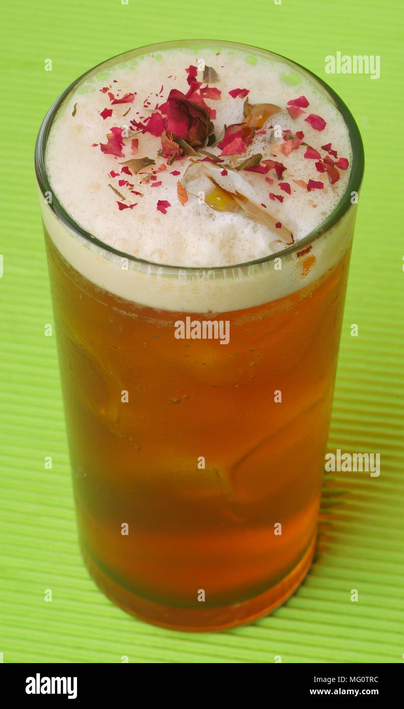 tea ice, iced tea with ice cubes on background Stock Photo - Alamy