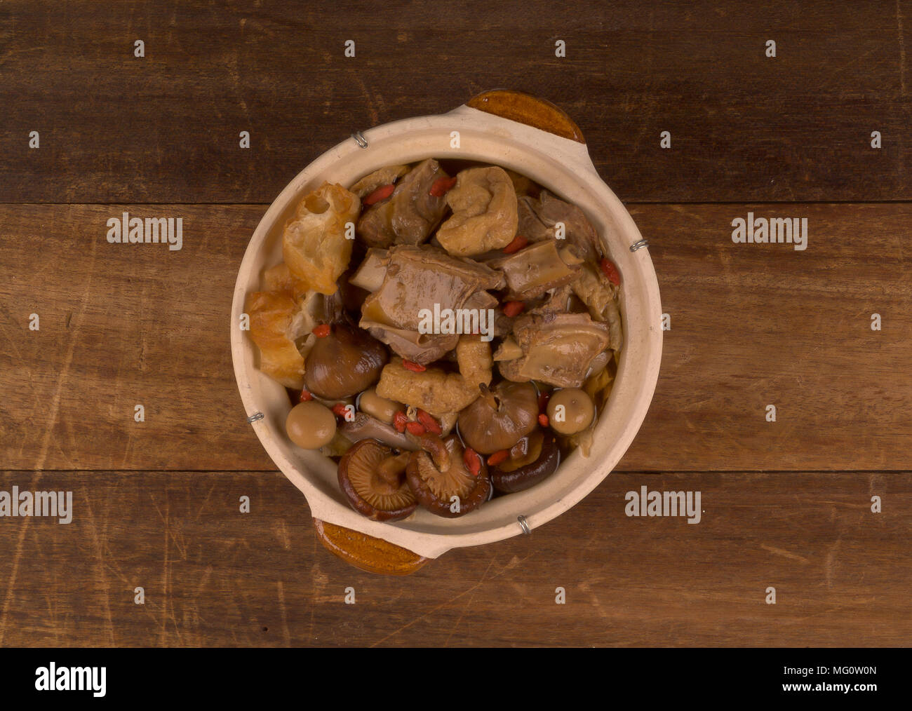 ba kut teh. Malaysian stew of pork and herbal soup Stock Photo - Alamy