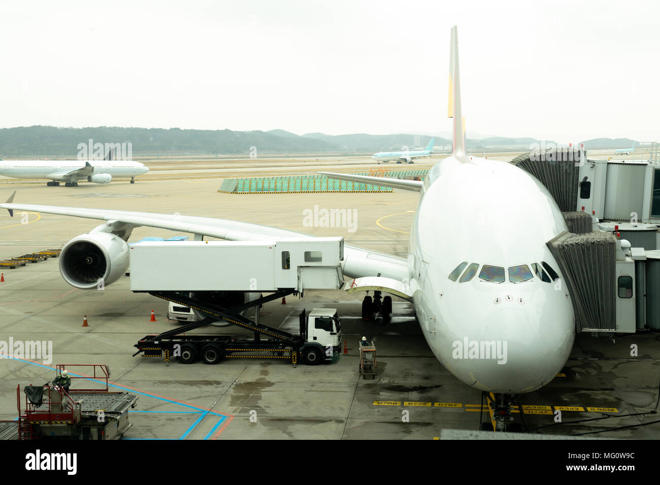 Front angle view of airplane on gate terminal preparing for take off ...