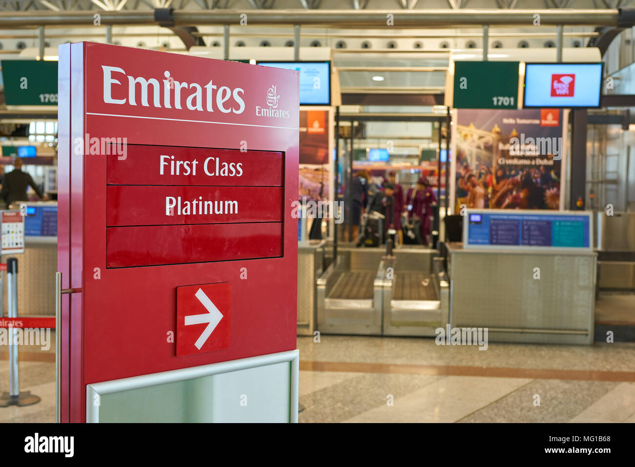 Emirates airlines hi-res stock photography and images - Alamy