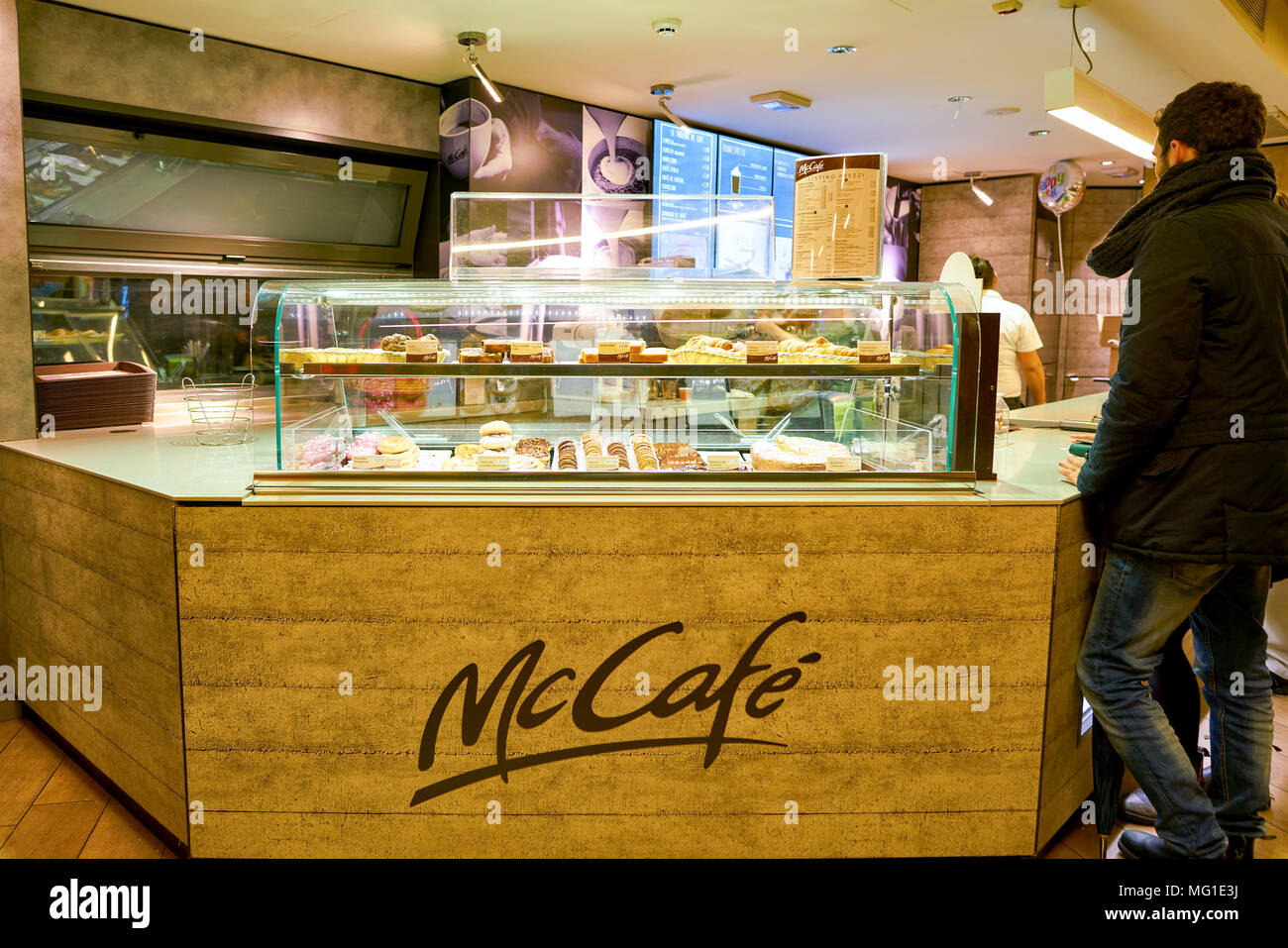 Mccafe counter hi-res stock photography and images - Alamy