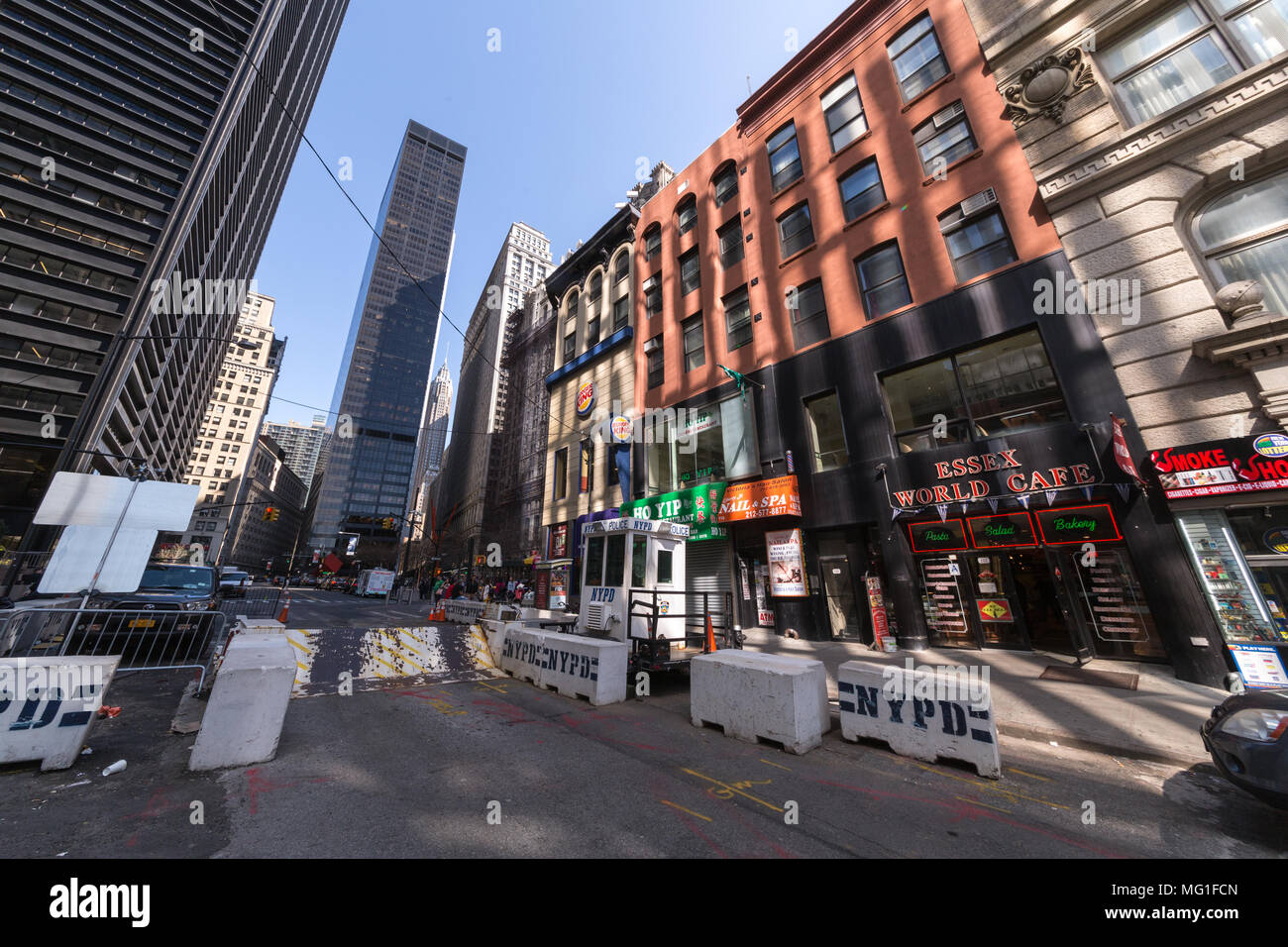 Nypd concrete barriers hi-res stock photography and images - Alamy