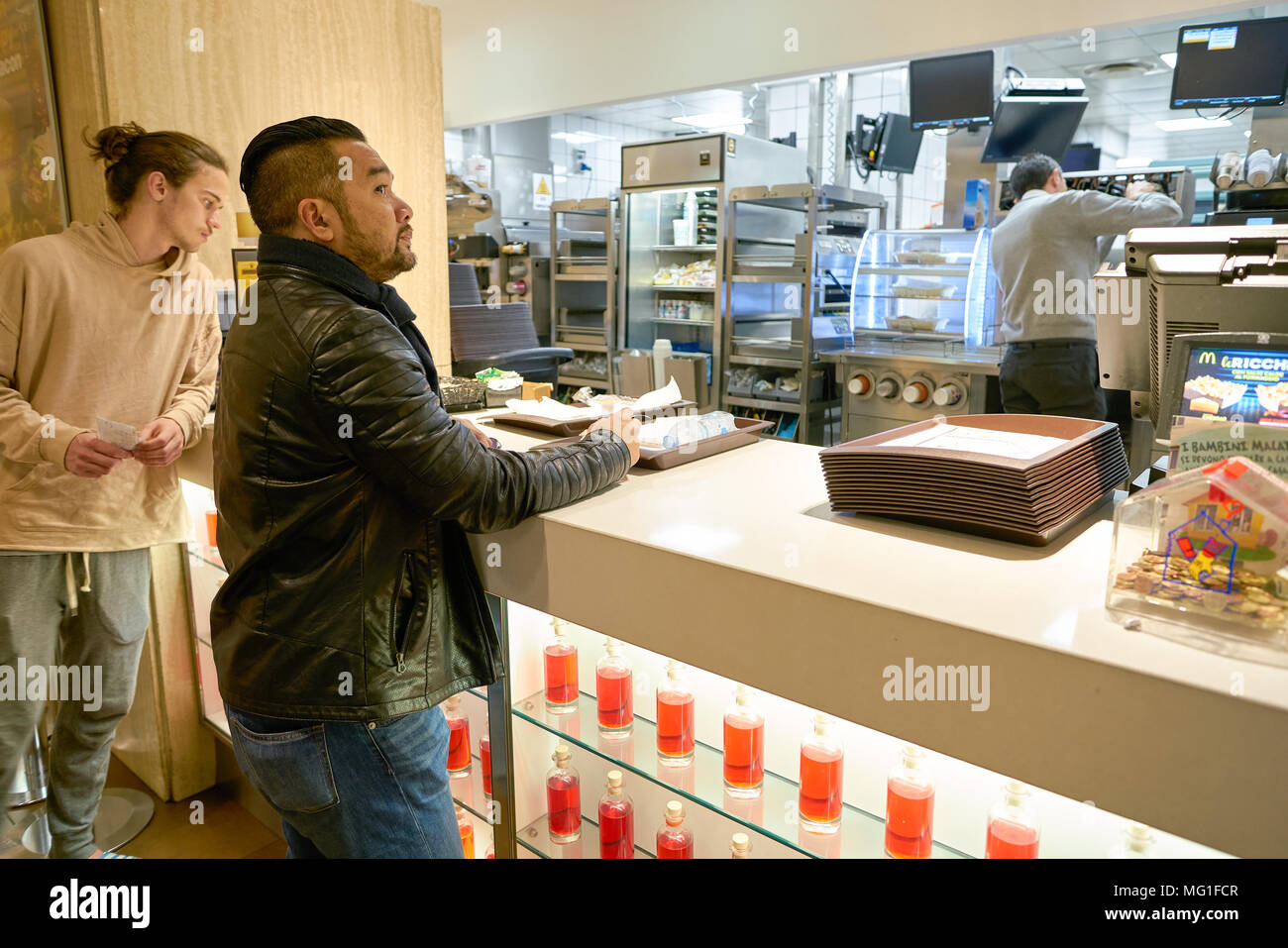 Inside mc donald counter hi-res stock photography and images - Alamy