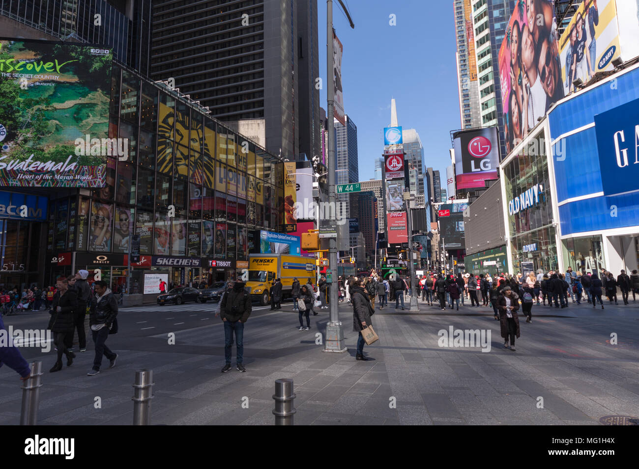 Times square new york hi-res stock photography and images - Alamy