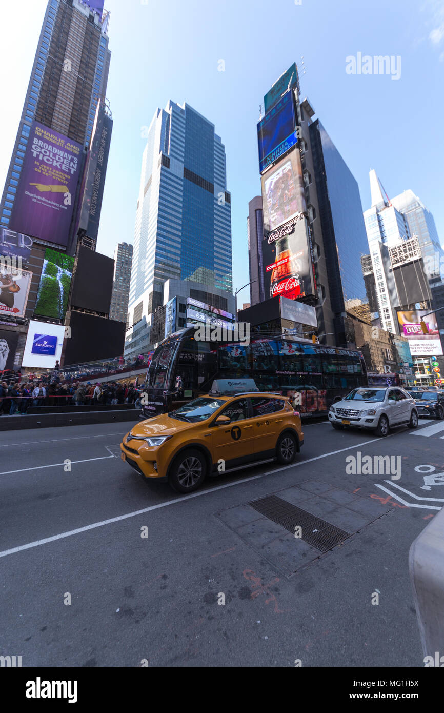 Advertisement signage hi-res stock photography and images - Alamy