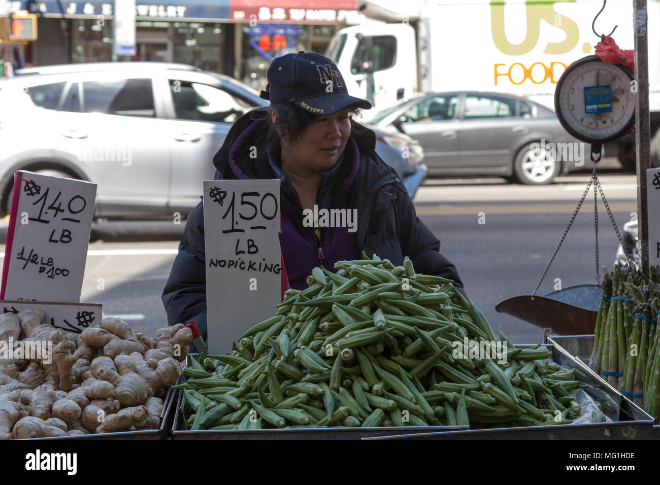 NYC Chinatown Street Merchants Stock Photo - Alamy
