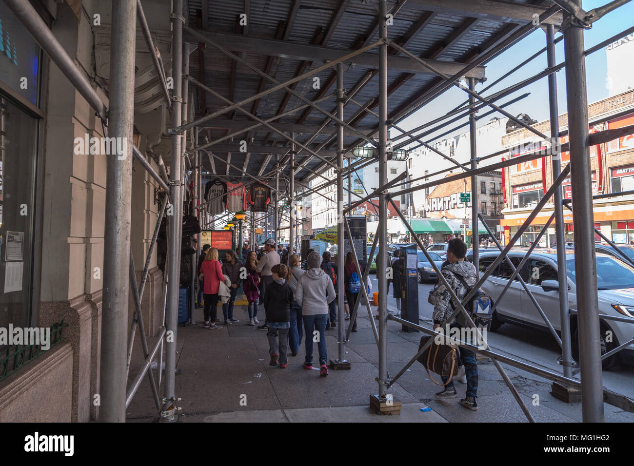 New York City sidewalk Scaffolding Stock Photo - Alamy