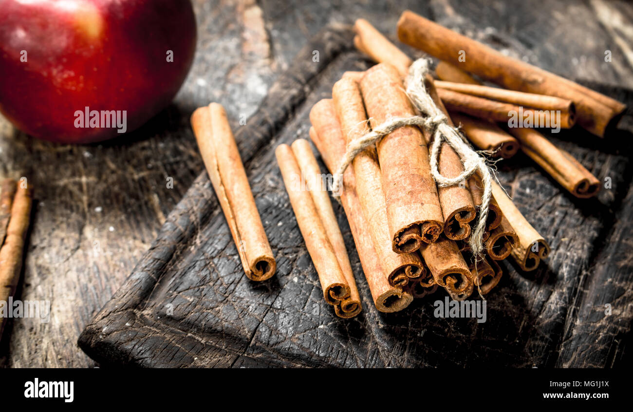 Fresh Apple and cinnamon sticks. On wooden background Stock Photo - Alamy