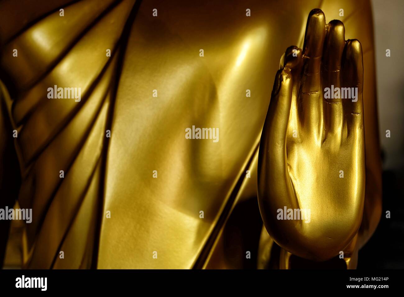 Gold hands image buddha hi-res stock photography and images - Alamy