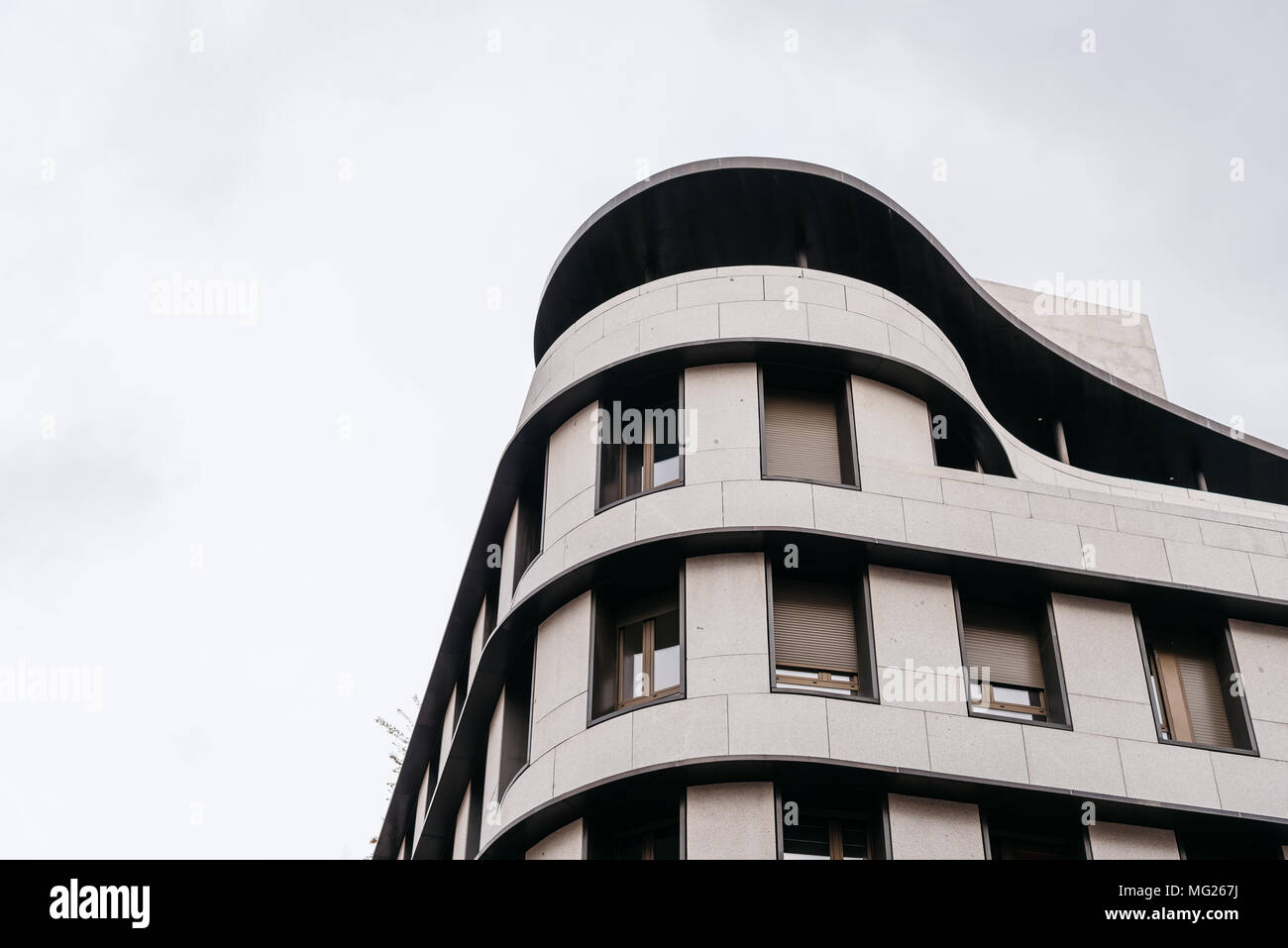 Rounded corner building hi-res stock photography and images - Alamy