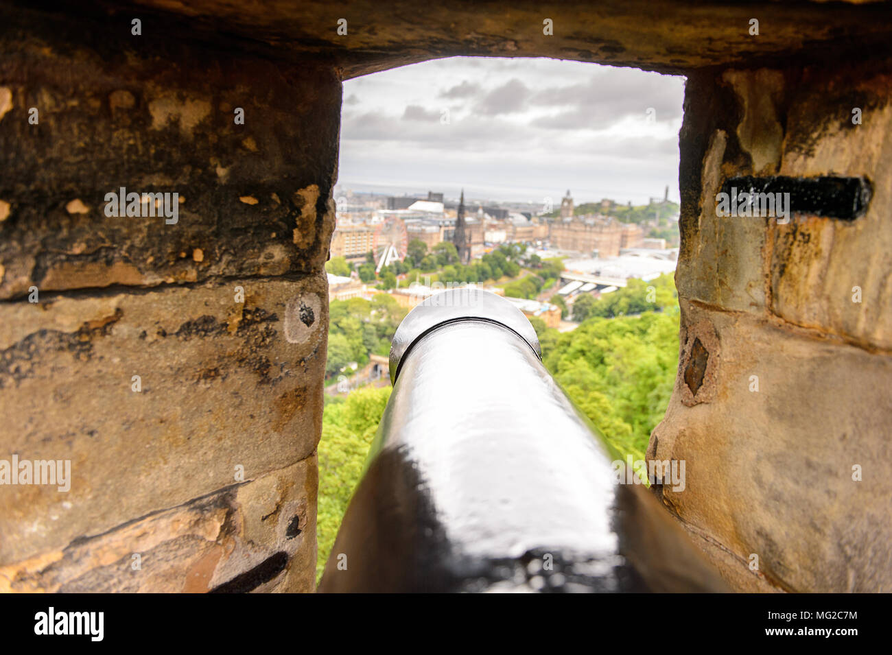 Cannon at the Edinburgh Castle, Scotland Stock Photo - Alamy