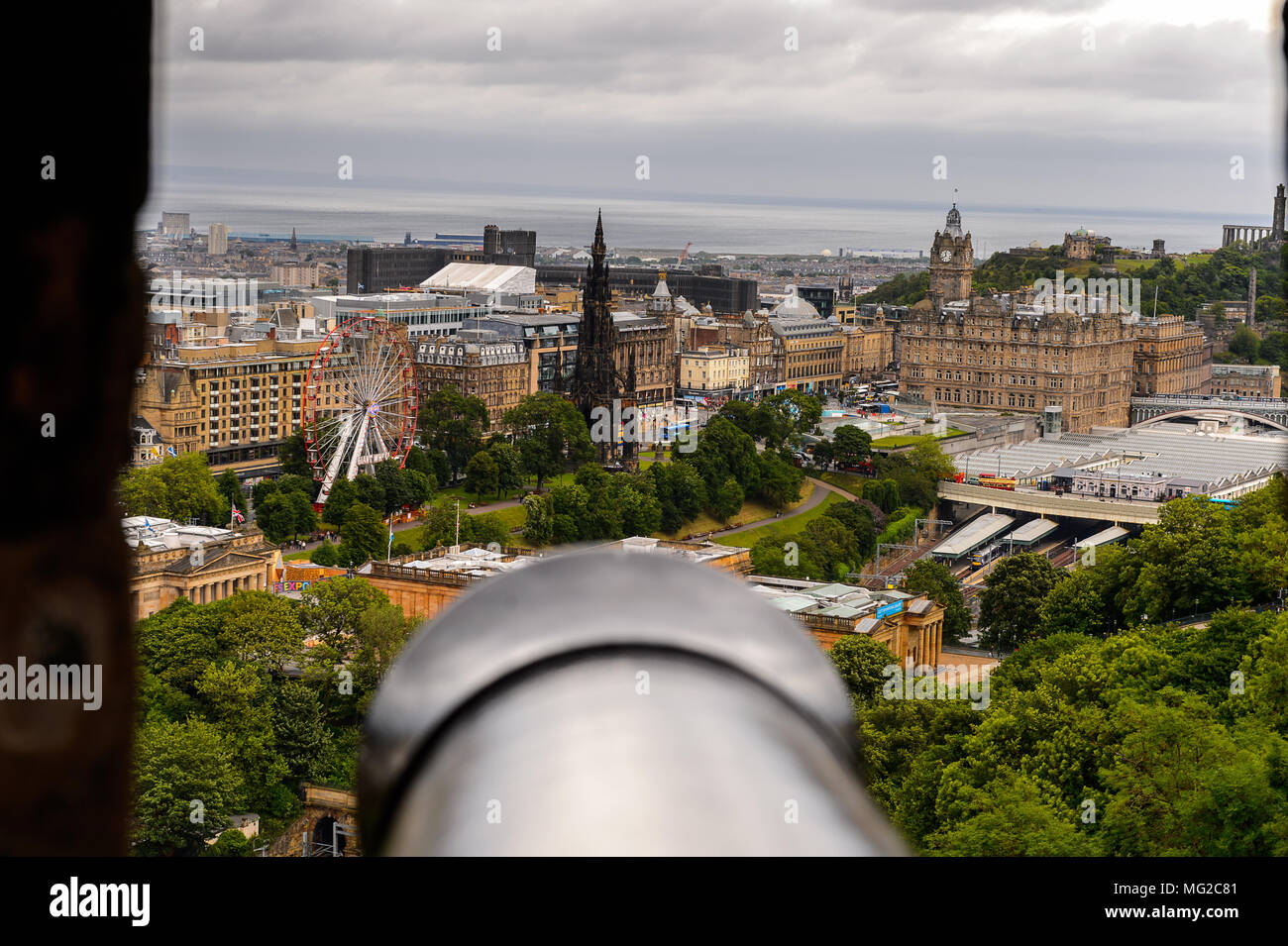 Cannon at the Edinburgh Castle, Scotland Stock Photo - Alamy