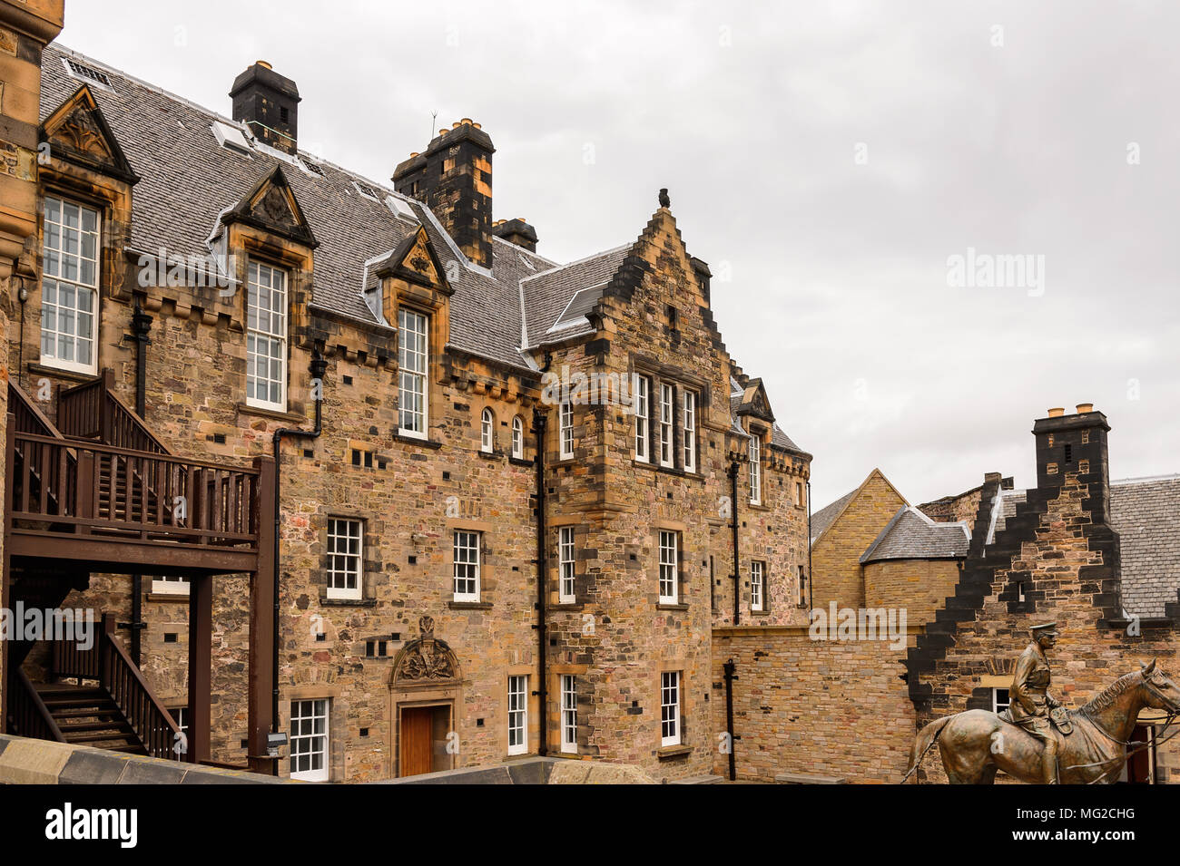 Johnston terrace edinburgh castle hi-res stock photography and images ...