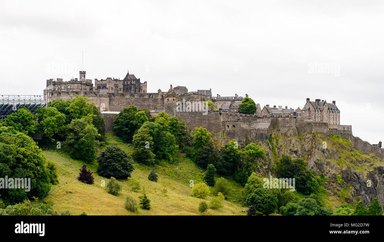 Johnston terrace edinburgh castle hi-res stock photography and images ...