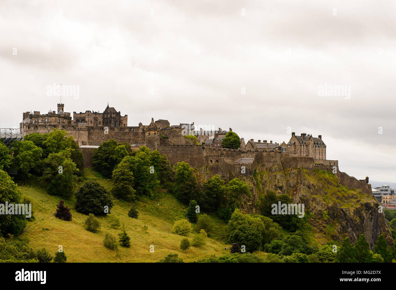 Johnston terrace edinburgh castle hi-res stock photography and images ...