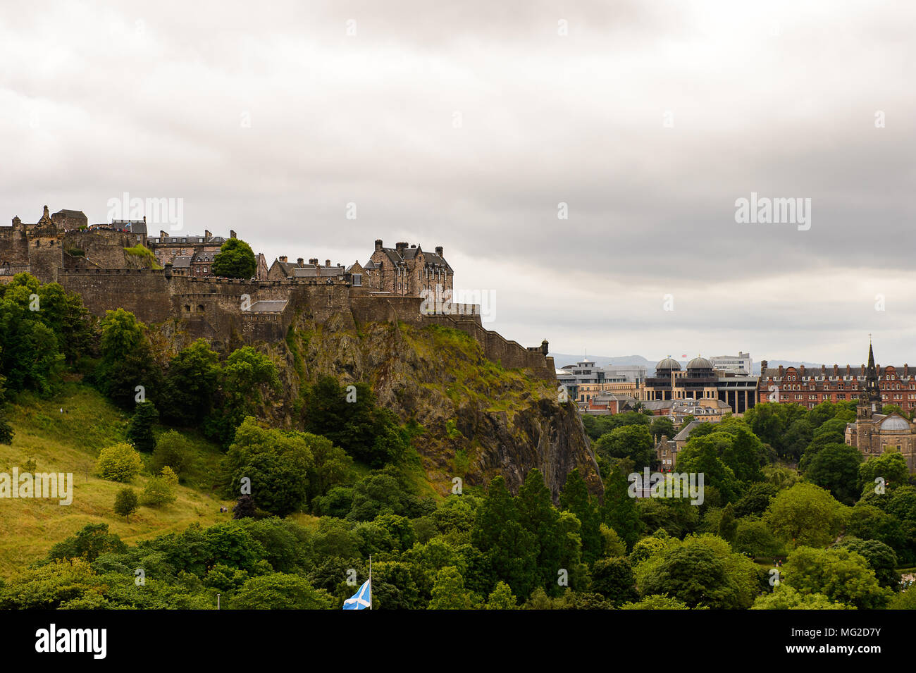 Johnston terrace edinburgh castle hi-res stock photography and images ...