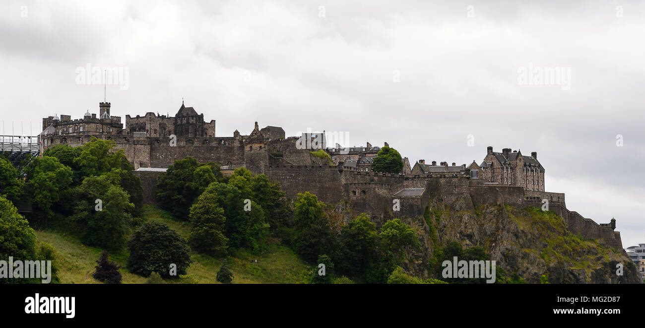 Edinburgh Castle on the Castle rock, Scotland Stock Photo - Alamy