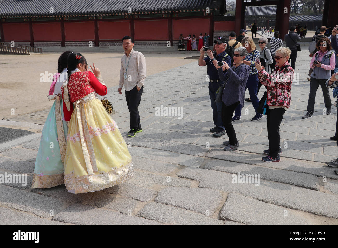 Traditional korean patterns hi-res stock photography and images - Alamy