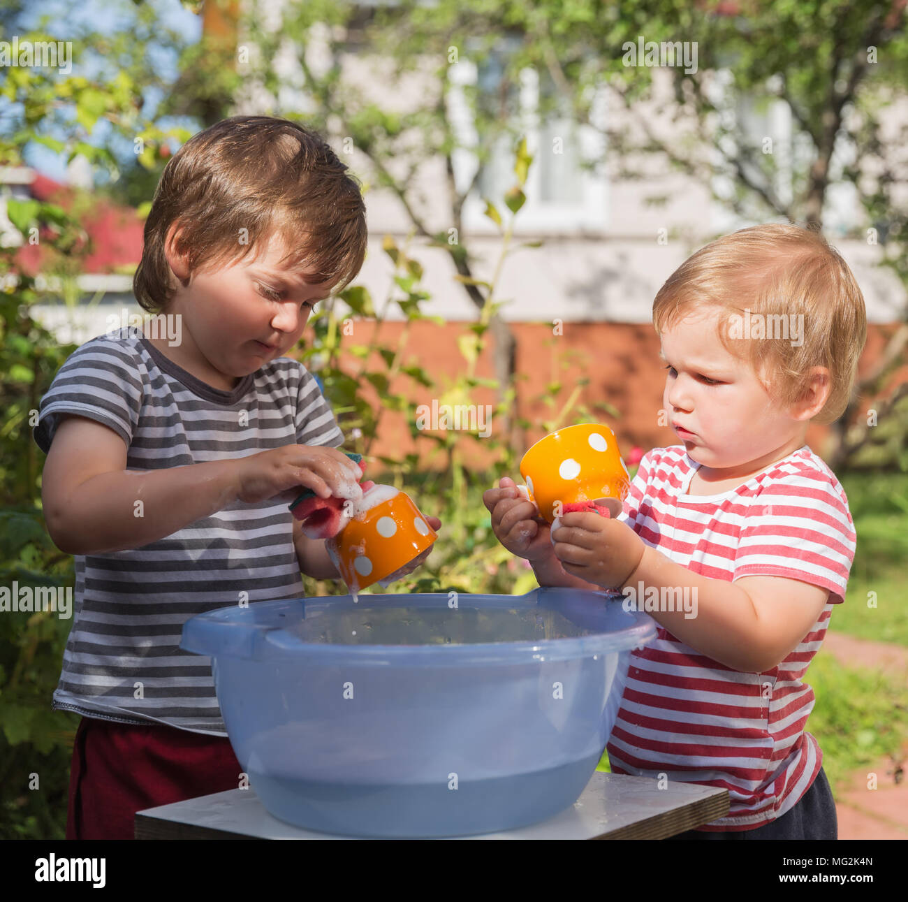 Child washing dishes hi-res stock photography and images - Alamy